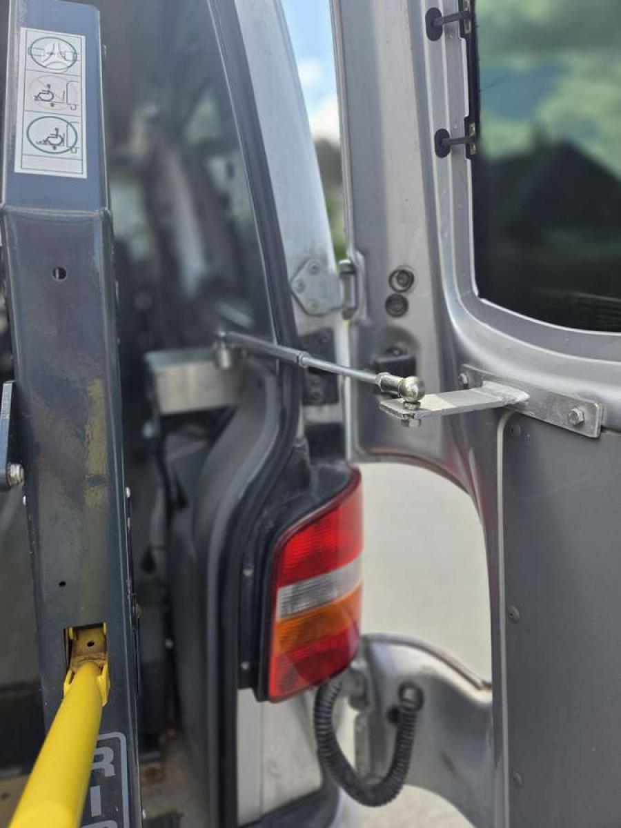 Pelēks Volkswagen Transporter 2007 Biržai, ar dzinēja tilpumu 2.46 L un nobraukumu 252 tūkst. km par 7900 €, foto 8 vietnē AUTOMOTO.COM.LV