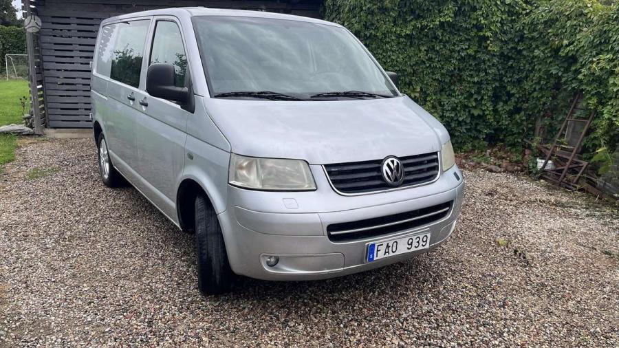 Grey Volkswagen Transporter 2007 in Kaunas, with an engine capacity of 1.90 L and mileage of 196 thousand km for 4500 €, photo 3 on AUTOMOTO.COM.LV