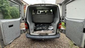 Grey Volkswagen Transporter 2007 in Kaunas, with an engine capacity of 1.90 L and mileage of 196 thousand km for 4500 €, photo 4 on AUTOMOTO.COM.LV