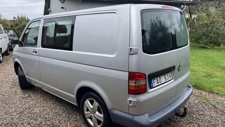 Grey Volkswagen Transporter 2007 in Kaunas, with an engine capacity of 1.90 L and mileage of 196 thousand km for 4500 €, photo 5 on AUTOMOTO.COM.LV