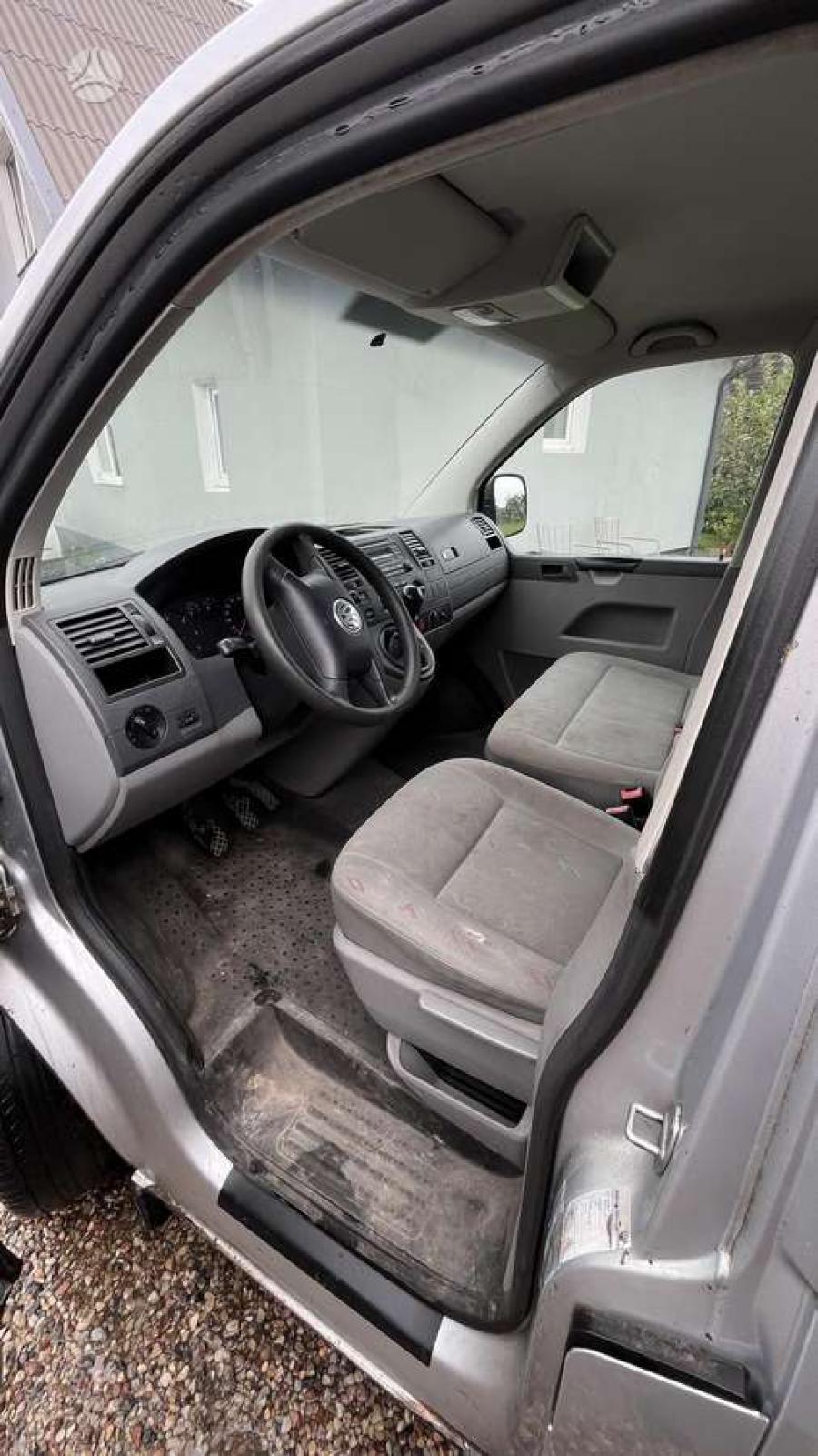 Grey Volkswagen Transporter 2007 in Kaunas, with an engine capacity of 1.90 L and mileage of 196 thousand km for 4500 €, photo 11 on AUTOMOTO.COM.LV