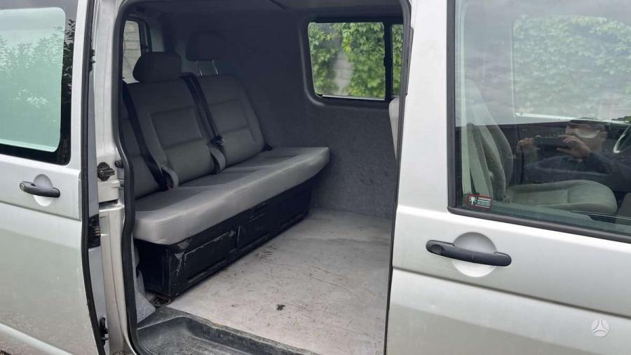 Grey Volkswagen Transporter 2007 in Kaunas, with an engine capacity of 1.90 L and mileage of 196 thousand km for 4500 €, photo 14 on AUTOMOTO.COM.LV