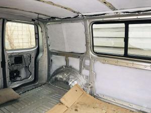 Grey Volkswagen Transporter 2007 in Kaunas, with an engine capacity of 1.90 L and mileage of 196 thousand km for 4500 €, photo 20 on AUTOMOTO.COM.LV