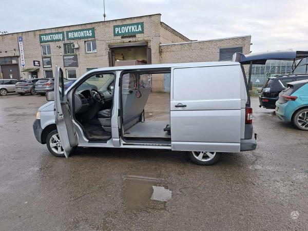 Grey Volkswagen Transporter 2008 in Panevezys, with an engine capacity of 2.46 L and mileage of 320 thousand km for 4400 €, photo 9 on AUTOMOTO.COM.LV