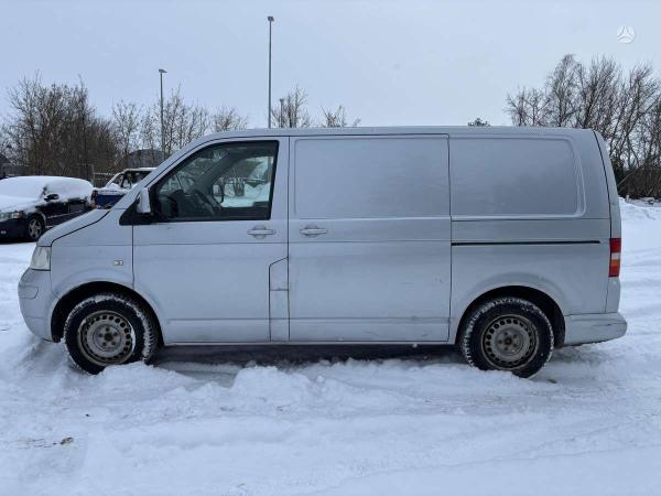 Grey Volkswagen Transporter 2008 in Panevezys, with an engine capacity of 2.46 L and mileage of 272 thousand km for 4500 €, photo 4 on AUTOMOTO.COM.LV