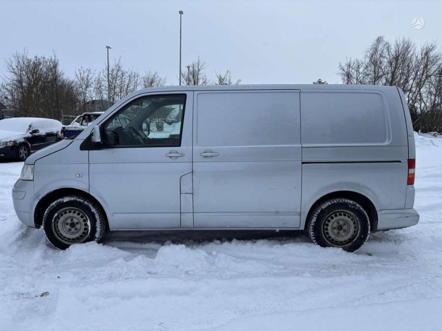 Pelēks Volkswagen Transporter 2008 Panevēža, ar dzinēja tilpumu 2.46 L un nobraukumu 272 tūkst. km par 4500 €, foto 4 vietnē AUTOMOTO.COM.LV