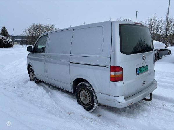 Grey Volkswagen Transporter 2008 in Panevezys, with an engine capacity of 2.46 L and mileage of 272 thousand km for 4500 €, photo 6 on AUTOMOTO.COM.LV
