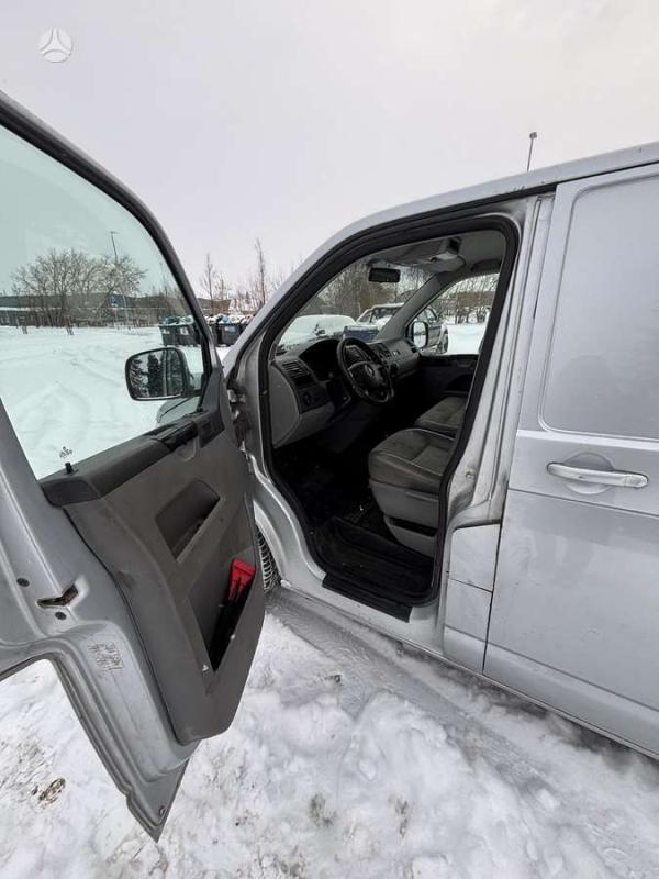 Grey Volkswagen Transporter 2008 in Panevezys, with an engine capacity of 2.46 L and mileage of 272 thousand km for 4500 €, photo 8 on AUTOMOTO.COM.LV