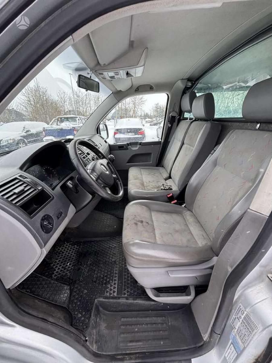 Pelēks Volkswagen Transporter 2008 Panevēža, ar dzinēja tilpumu 2.46 L un nobraukumu 272 tūkst. km par 4500 €, foto 9 vietnē AUTOMOTO.COM.LV