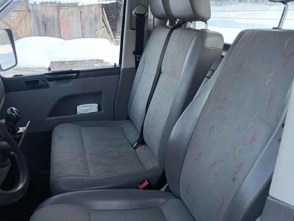 Grey Volkswagen Transporter 2008 in Vilnius, with an engine capacity of 2.46 L and mileage of 282 thousand km for 7500 €, photo 9 on AUTOMOTO.COM.LV