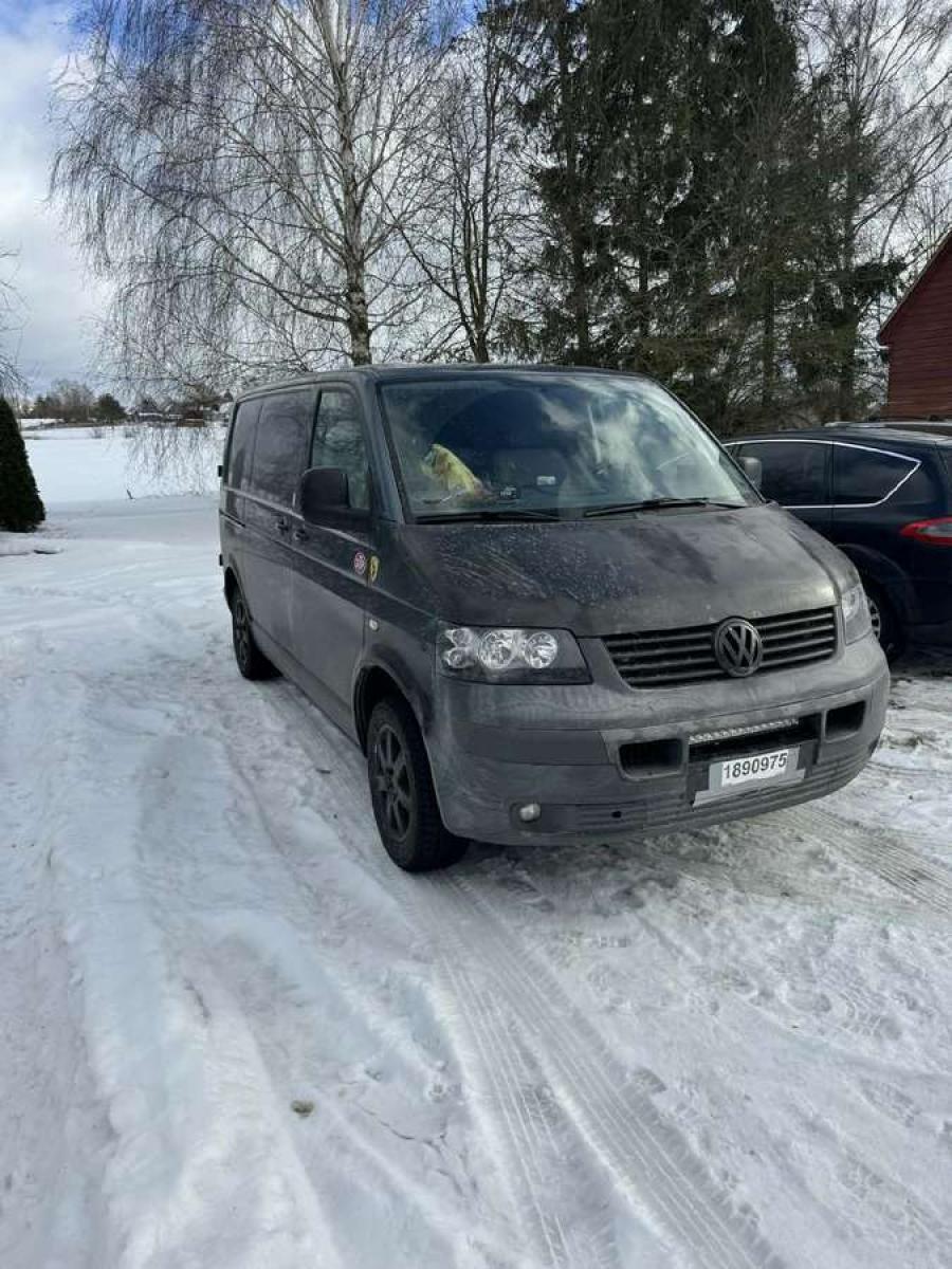 Grey Volkswagen Transporter 2008 in Kaisiadorys, with an engine capacity of 2.50 L and mileage of 315 thousand km for 2200 €, photo 2 on AUTOMOTO.COM.LV