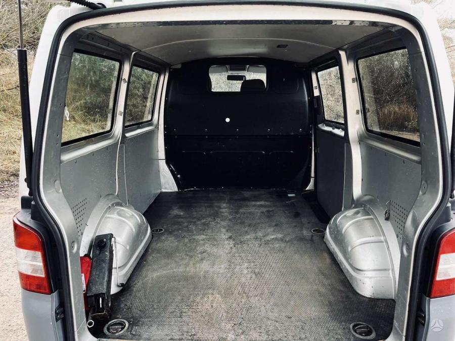 Grey Volkswagen Transporter 2008 in Utena, with an engine capacity of 1.90 L and mileage of 187 thousand km for 5950 €, photo 42 on AUTOMOTO.COM.LV