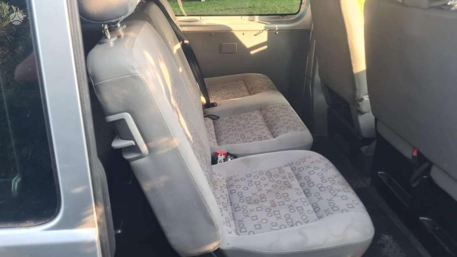 Pelēks Volkswagen Transporter 2008 Šauļi, ar dzinēja tilpumu 2.50 L un nobraukumu 320 tūkst. km par 3300 €, foto 12 vietnē AUTOMOTO.COM.LV