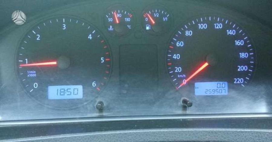 Grey Volkswagen Transporter 2008 in Kaunas, with an engine capacity of 1.90 L and mileage of 260 thousand km for 3700 €, photo 8 on AUTOMOTO.COM.LV