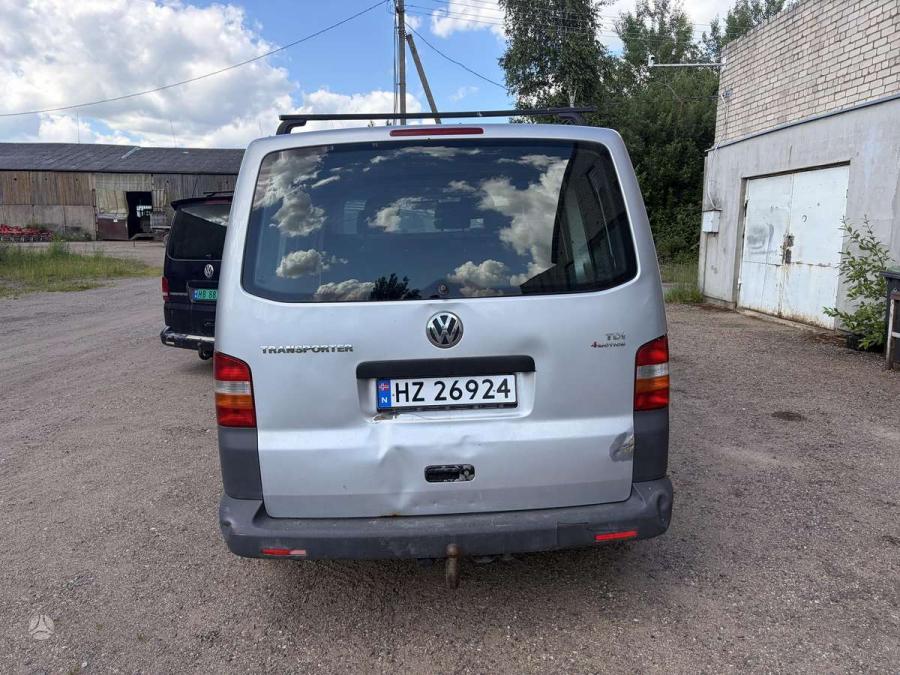 Pelēks Volkswagen Transporter 2009 Raseiniai, ar dzinēja tilpumu 2.50 L un nobraukumu 280 tūkst. km par 4000 €, foto 3 vietnē AUTOMOTO.COM.LV