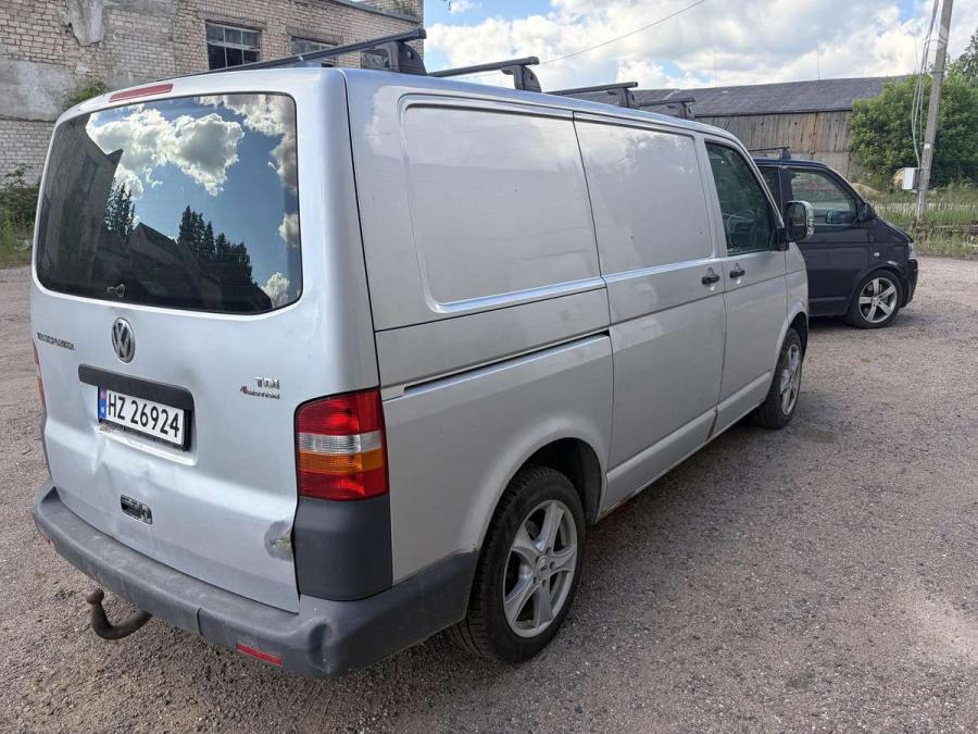 Pelēks Volkswagen Transporter 2009 Raseiniai, ar dzinēja tilpumu 2.50 L un nobraukumu 280 tūkst. km par 4000 €, foto 4 vietnē AUTOMOTO.COM.LV