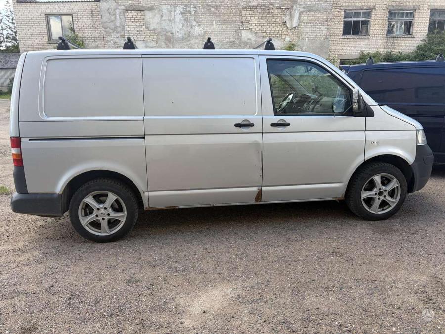 Pelēks Volkswagen Transporter 2009 Raseiniai, ar dzinēja tilpumu 2.50 L un nobraukumu 280 tūkst. km par 4000 €, foto 5 vietnē AUTOMOTO.COM.LV