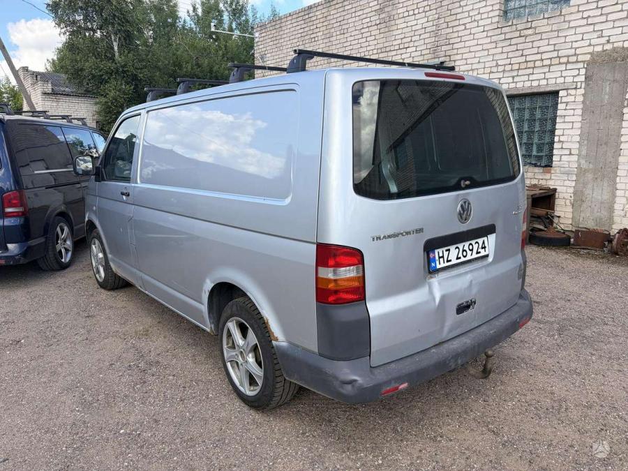 Pelēks Volkswagen Transporter 2009 Raseiniai, ar dzinēja tilpumu 2.50 L un nobraukumu 280 tūkst. km par 4000 €, foto 7 vietnē AUTOMOTO.COM.LV