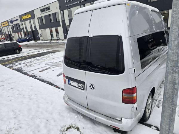 Grey Volkswagen Transporter 2010 in Vilnius, with an engine capacity of 2.46 L and mileage of 442 thousand km for 3200 €, photo 3 on AUTOMOTO.COM.LV