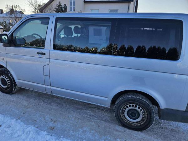 Grey Volkswagen Transporter 2010 in Mazeikiai, with an engine capacity of 2.50 L and mileage of 273 thousand km for 5450 €, photo 10 on AUTOMOTO.COM.LV