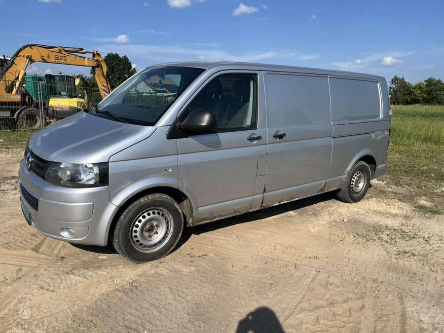 Grey Volkswagen Transporter 2010 in Kaunas, with an engine capacity of 2.00 L and mileage of 360 thousand km for 3800 €, photo 4 on AUTOMOTO.COM.LV