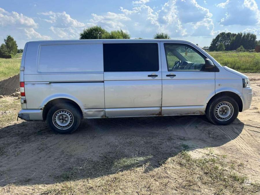 Grey Volkswagen Transporter 2010 in Kaunas, with an engine capacity of 2.00 L and mileage of 360 thousand km for 3800 €, photo 8 on AUTOMOTO.COM.LV