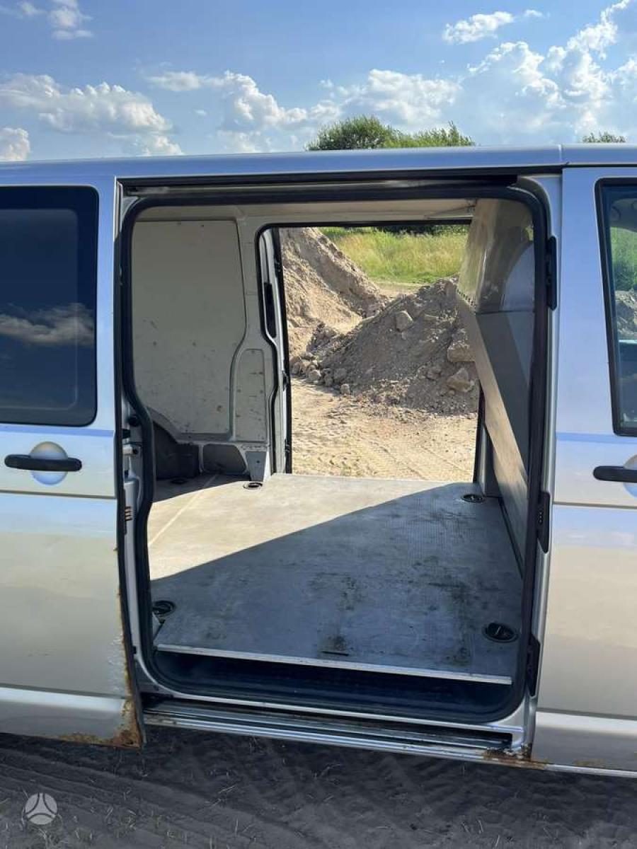 Grey Volkswagen Transporter 2010 in Kaunas, with an engine capacity of 2.00 L and mileage of 360 thousand km for 3800 €, photo 10 on AUTOMOTO.COM.LV