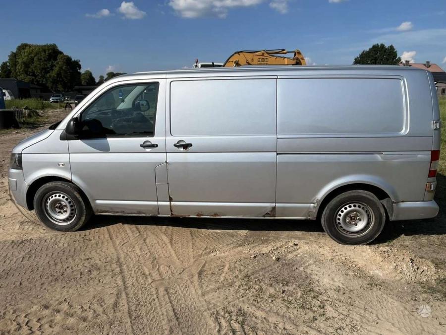 Grey Volkswagen Transporter 2010 in Kaunas, with an engine capacity of 2.00 L and mileage of 360 thousand km for 3800 €, photo 14 on AUTOMOTO.COM.LV