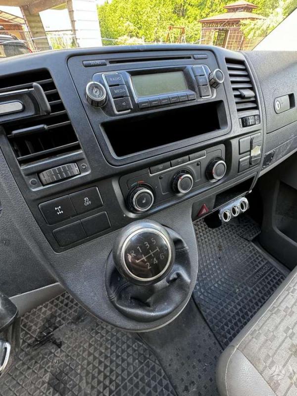 Grey Volkswagen Transporter 2010 in Panevezys, with an engine capacity of 2.00 L and mileage of 241 thousand km for 5300 €, photo 7 on AUTOMOTO.COM.LV