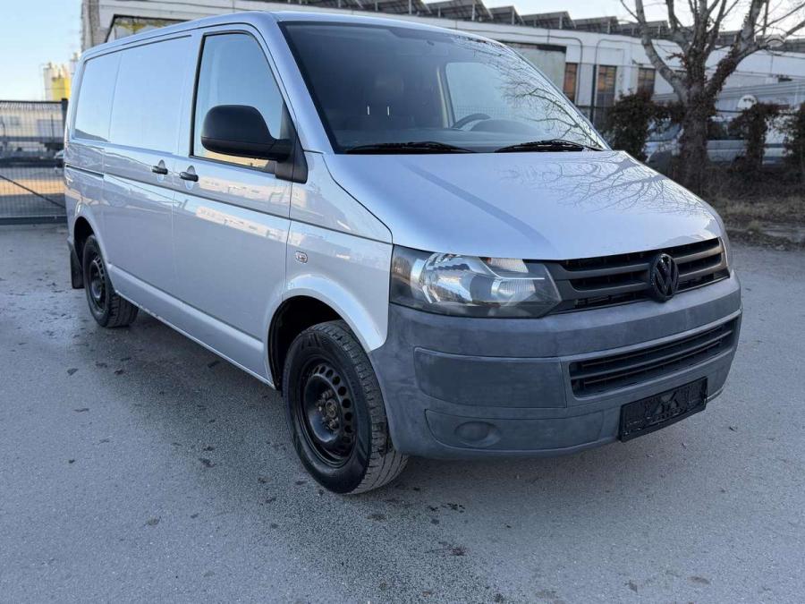 Pelēks Volkswagen Transporter 2011 Šauļi, ar dzinēja tilpumu 2.00 L un nobraukumu 311 tūkst. km par 4800 €, foto 1 vietnē AUTOMOTO.COM.LV