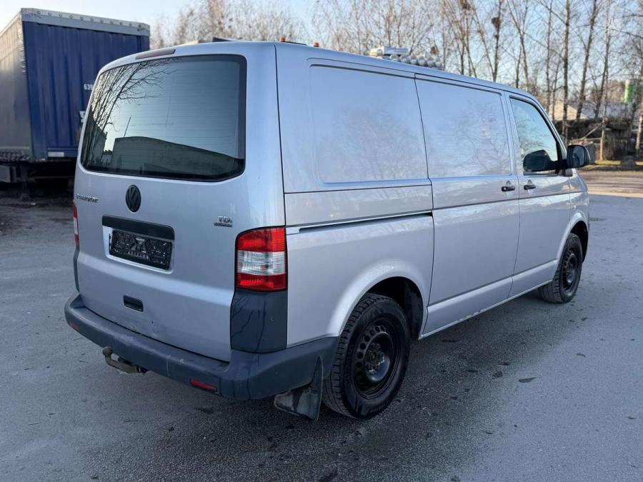 Pelēks Volkswagen Transporter 2011 Šauļi, ar dzinēja tilpumu 2.00 L un nobraukumu 311 tūkst. km par 4800 €, foto 3 vietnē AUTOMOTO.COM.LV