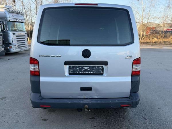 Pelēks Volkswagen Transporter 2011 Šauļi, ar dzinēja tilpumu 2.00 L un nobraukumu 311 tūkst. km par 4800 €, foto 4 vietnē AUTOMOTO.COM.LV