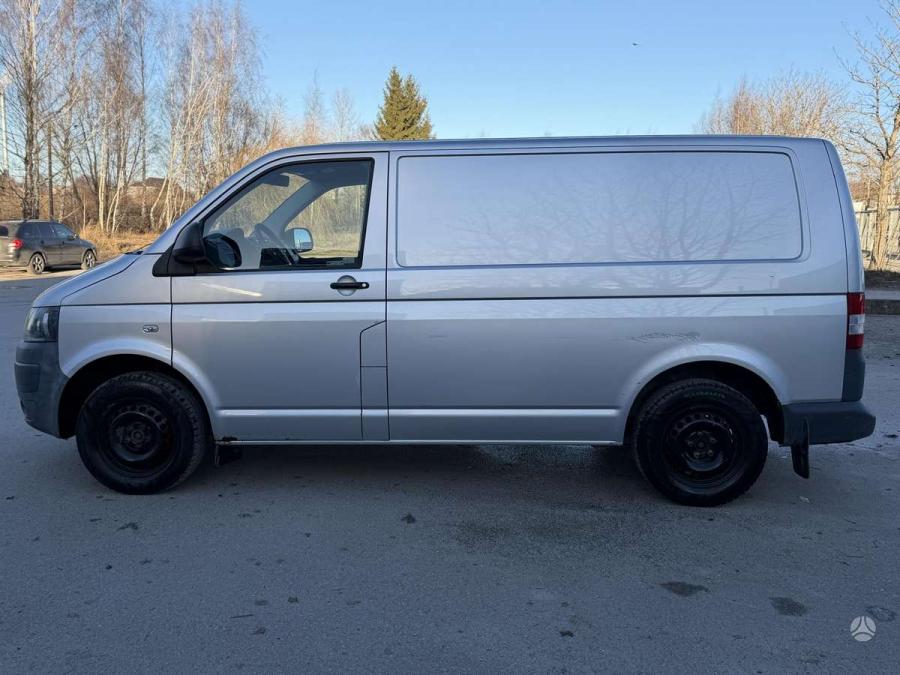 Pelēks Volkswagen Transporter 2011 Šauļi, ar dzinēja tilpumu 2.00 L un nobraukumu 311 tūkst. km par 4800 €, foto 6 vietnē AUTOMOTO.COM.LV