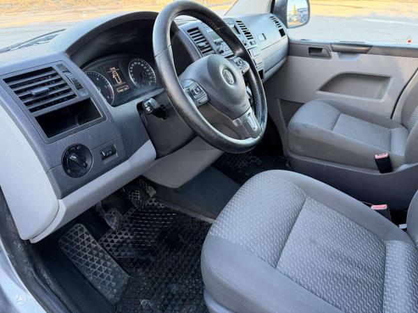 Pelēks Volkswagen Transporter 2011 Šauļi, ar dzinēja tilpumu 2.00 L un nobraukumu 311 tūkst. km par 4800 €, foto 9 vietnē AUTOMOTO.COM.LV