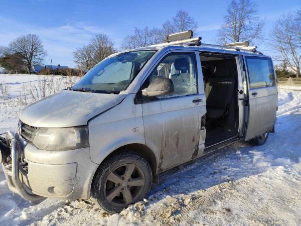 Pelēks Volkswagen Transporter 2011 Tauragė, ar dzinēja tilpumu 2.00 L un nobraukumu 300 tūkst. km par 5999 €, foto 1 vietnē AUTOMOTO.COM.LV