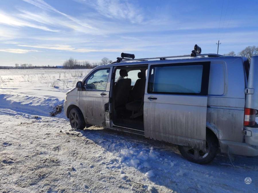 Grey Volkswagen Transporter 2011 in Taurage, with an engine capacity of 2.00 L and mileage of 300 thousand km for 5999 €, photo 2 on AUTOMOTO.COM.LV