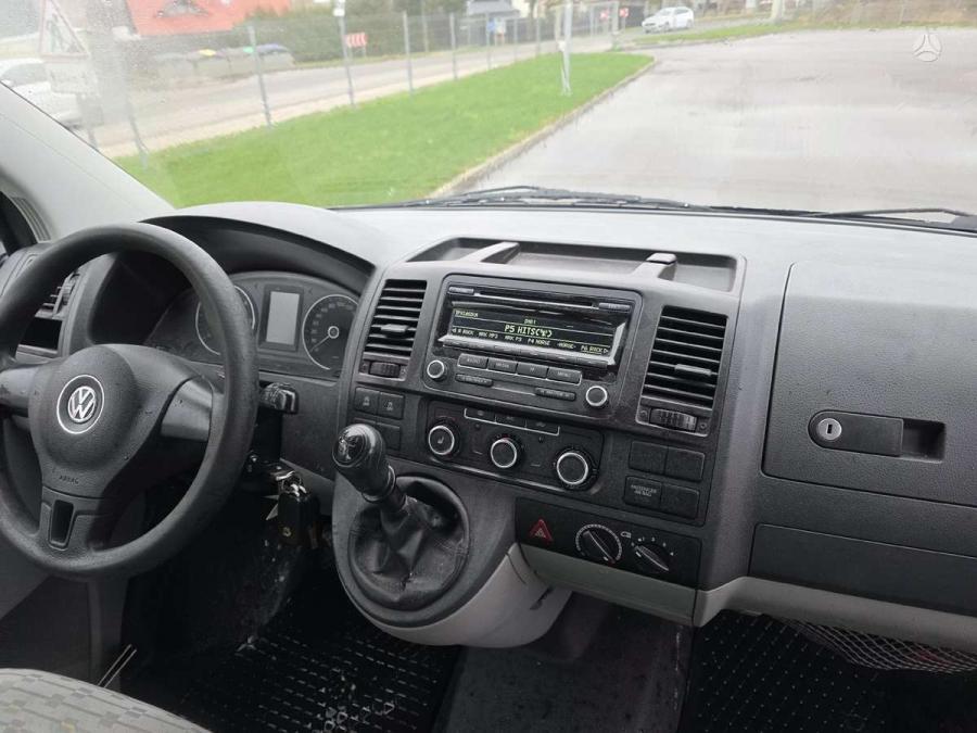 Pelēks Volkswagen Transporter 2012 Kretinga, ar dzinēja tilpumu 2.00 L un nobraukumu 282 tūkst. km par 6995 €, foto 14 vietnē AUTOMOTO.COM.LV