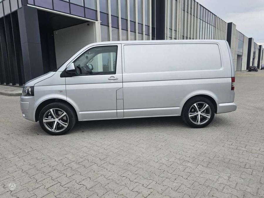 Grey Volkswagen Transporter 2012 in Vilnius, with an engine capacity of 2.00 L and mileage of 279 thousand km for 6900 €, photo 6 on AUTOMOTO.COM.LV