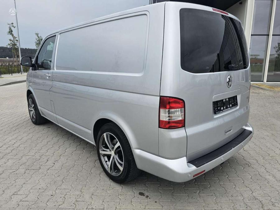 Grey Volkswagen Transporter 2012 in Vilnius, with an engine capacity of 2.00 L and mileage of 279 thousand km for 6900 €, photo 7 on AUTOMOTO.COM.LV