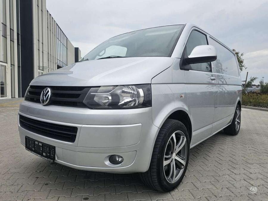 Grey Volkswagen Transporter 2012 in Vilnius, with an engine capacity of 2.00 L and mileage of 279 thousand km for 6900 €, photo 8 on AUTOMOTO.COM.LV