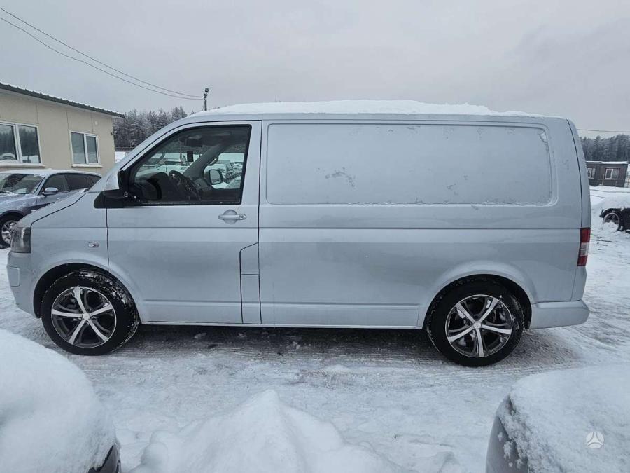 Grey Volkswagen Transporter 2012 in Vilnius, with an engine capacity of 2.00 L and mileage of 278 thousand km for 6999 €, photo 3 on AUTOMOTO.COM.LV