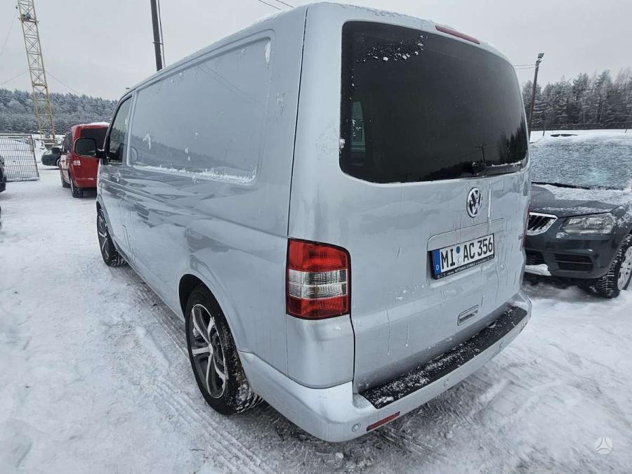 Grey Volkswagen Transporter 2012 in Vilnius, with an engine capacity of 2.00 L and mileage of 278 thousand km for 6999 €, photo 4 on AUTOMOTO.COM.LV