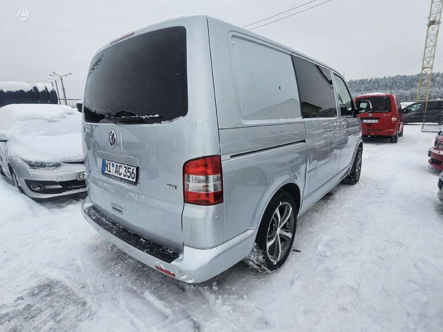 Grey Volkswagen Transporter 2012 in Vilnius, with an engine capacity of 2.00 L and mileage of 278 thousand km for 6999 €, photo 6 on AUTOMOTO.COM.LV