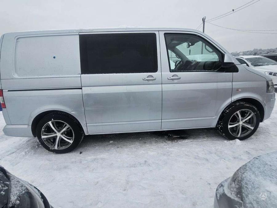 Grey Volkswagen Transporter 2012 in Vilnius, with an engine capacity of 2.00 L and mileage of 278 thousand km for 6999 €, photo 7 on AUTOMOTO.COM.LV