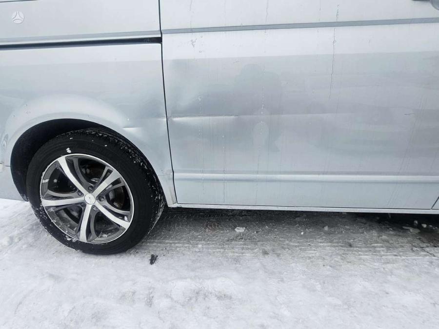 Grey Volkswagen Transporter 2012 in Vilnius, with an engine capacity of 2.00 L and mileage of 278 thousand km for 6999 €, photo 8 on AUTOMOTO.COM.LV