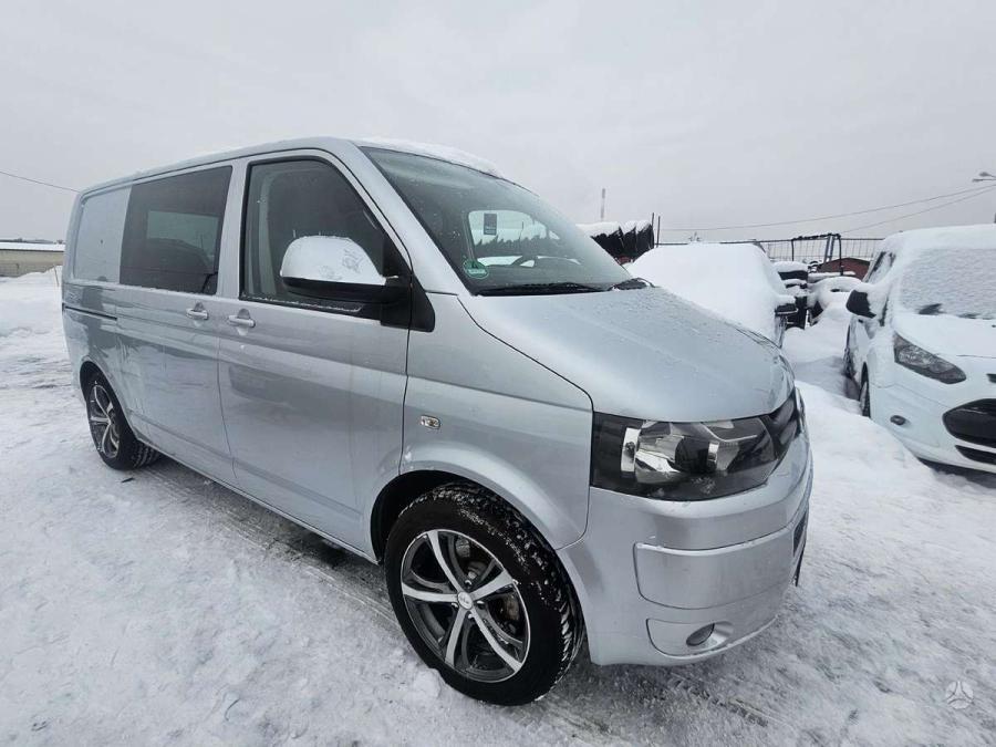 Grey Volkswagen Transporter 2012 in Vilnius, with an engine capacity of 2.00 L and mileage of 278 thousand km for 6999 €, photo 9 on AUTOMOTO.COM.LV
