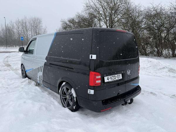 Grey Volkswagen Transporter 2012 in Vilnius, with an engine capacity of 1.97 L and mileage of 245 thousand km for 8850 €, photo 7 on AUTOMOTO.COM.LV