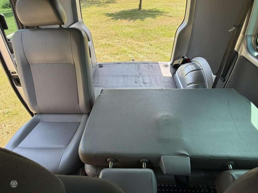 Pelēks Volkswagen Transporter 2012 Šauļi, ar dzinēja tilpumu 1.97 L un nobraukumu 292 tūkst. km par 9900 €, foto 14 vietnē AUTOMOTO.COM.LV
