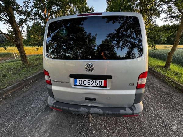Pelēks Volkswagen Transporter 2012 Panevēža, ar dzinēja tilpumu 2.00 L un nobraukumu 262 tūkst. km par 5600 €, foto 4 vietnē AUTOMOTO.COM.LV