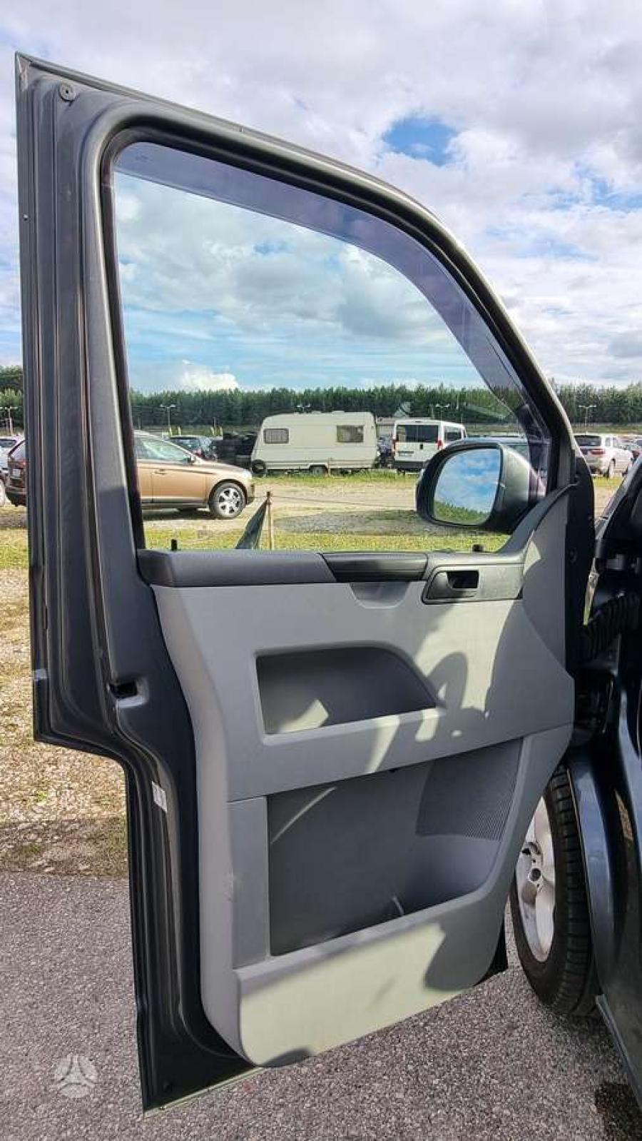 Grey Volkswagen Transporter 2012 in Vilnius, with an engine capacity of 2.00 L and mileage of 41 thousand km for 15400 €, photo 13 on AUTOMOTO.COM.LV